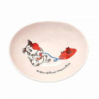 ※パッケージ、デザイン等は予告なく変更される場合があります。※画像はイメージです。商品タイトルと一致しない場合があります。レトロな101匹わんちゃんが描かれたピンク色の楕円形の小皿です。おやつを取り分けたり、デスク周りでも楽しく使えそうです...