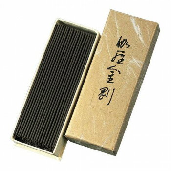 ※パッケージ、デザイン等は予告なく変更される場合があります。※画像はイメージです。商品タイトルと一致しない場合があります。甘みのある華やかな味わいの沈香・伽羅を豊富に用い、白檀・生薬系香料を調合しております。優雅で重厚感のある香りです。穏や...