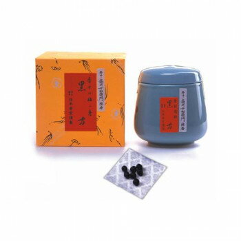 ※パッケージ、デザイン等は予告なく変更される場合があります。※画像はイメージです。商品タイトルと一致しない場合があります。雅やかな平安貴族の生活を彩った、当時「薫物(たきもの)」と呼ばれていた「練香」(ねりこう)です。「黒方(くろぼう)」は...