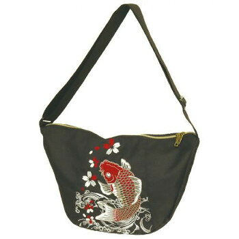 ※パッケージ、デザイン等は予告なく変更される場合があります。※画像はイメージです。商品タイトルと一致しない場合があります。刺繍のワインポイントが特徴的なメッセンジャーバック。サイズ約W40×H26×D10cm、持ち手:約67?130cm個装...