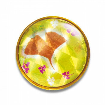 ※パッケージ、デザイン等は予告なく変更される場合があります。※画像はイメージです。商品タイトルと一致しない場合があります。キラキラフィルムが輝く和風の雅マーカーです。季節によって使い分けするのもおすすめです。サイズ約直径2.2cm、約厚さ3...