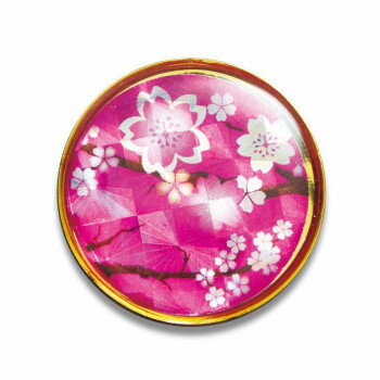 ※パッケージ、デザイン等は予告なく変更される場合があります。※画像はイメージです。商品タイトルと一致しない場合があります。キラキラフィルムが輝く和風の雅マーカーです。季節によって使い分けするのもおすすめです。サイズ約直径2.2cm、約厚さ3...