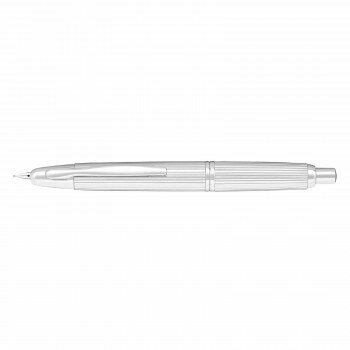 ※パッケージ、デザイン等は予告なく変更される場合があります。※画像はイメージです。商品タイトルと一致しない場合があります。ノック式ボールペンのようにワンノックですばやく書くことができる万年筆です。ペン先の収納時には、気密性の高いシャッター機...