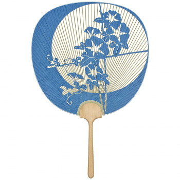※パッケージ、デザイン等は予告なく変更される場合があります。※画像はイメージです。商品タイトルと一致しない場合があります。骨に紗を張り、両面に彫った和紙を貼って繊細な透かし柄を表現したうちわです。サイズ28cm×42cm個装サイズ：42×2...