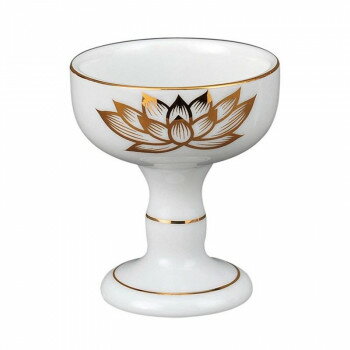 ※パッケージ、デザイン等は予告なく変更される場合があります。※画像はイメージです。商品タイトルと一致しない場合があります。お仏壇に炊きたてのご飯をお供えする陶器製の仏器です。サイズ奥行55×幅55×高さ65mm個装サイズ：30.0×20.0...