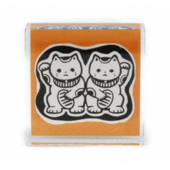 ※パッケージ、デザイン等は予告なく変更される場合があります。※画像はイメージです。商品タイトルと一致しない場合があります。消しゴムはんこ作家とみこはんさんのめでたい福招きモチーフのアクリルスタンプです。人を招く運とお金を招く運の両方の福をも...