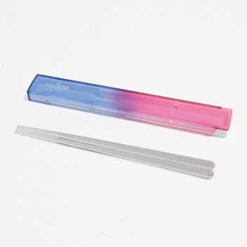 ※パッケージ、デザイン等は予告なく変更される場合があります。※画像はイメージです。商品タイトルと一致しない場合があります。箸ケース本体の先端が折れ曲がるので、箸を取り出しやすくしまいやすい。小さなお子様でも簡単に取り扱うことができます。本体...