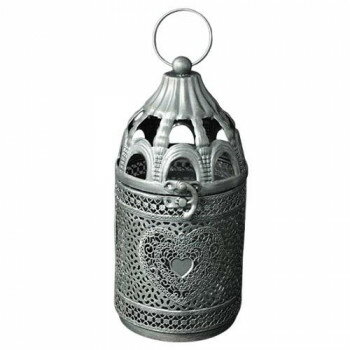 ※パッケージ、デザイン等は予告なく変更される場合があります。※画像はイメージです。商品タイトルと一致しない場合があります。ガラス越しのやわらかい光や、影に映るすかしの模様など、ゆらゆらゆれるキャンドルの光の変化を楽しめます。開口部のフックで...