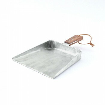 ※パッケージ、デザイン等は予告なく変更される場合があります。※画像はイメージです。商品タイトルと一致しない場合があります。ミニちりとりは、デスクブラシとセットで常備しておきたいアイテム。アカシアウッドの持ち手があたたかみを感じさせてくれます...