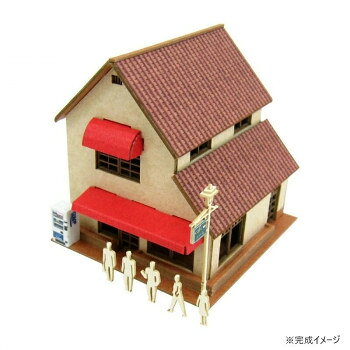 ※パッケージ、デザイン等は予告なく変更される場合があります。※画像はイメージです。商品タイトルと一致しない場合があります。かわいらしい洋風レトロなカフェのキットです。屋根の勾配がキュっとした赤茶っぽい屋根がかわいらしい。アーチの窓、街灯の看...