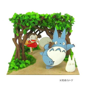 ※パッケージ、デザイン等は予告なく変更される場合があります。※画像はイメージです。商品タイトルと一致しない場合があります。組み立てると可愛いとなりのトトロのシーンが完成します。※写真の色調はご使用のモニターの機種や設定により、実際の商品と異...