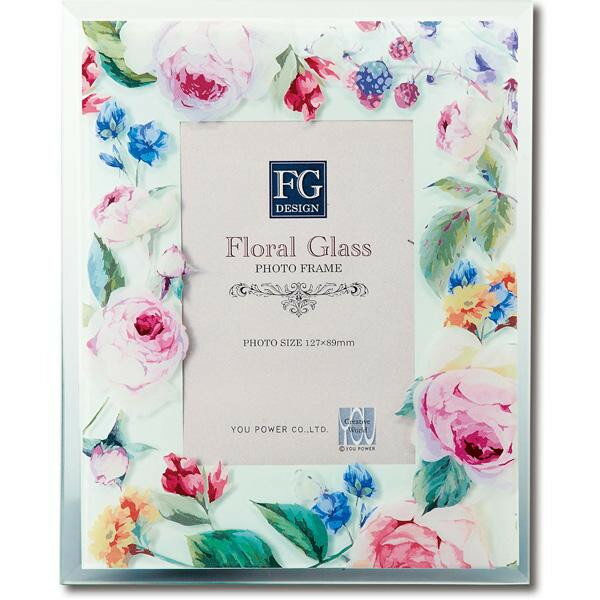 ※パッケージ、デザイン等は予告なく変更される場合があります。※画像はイメージです。商品タイトルと一致しない場合があります。シンプルで使い勝手が良いガラスのフォトフレームに、透明感ある水彩画の花や風に揺れる野花をアレンジ。繊細な色使いが優しく...