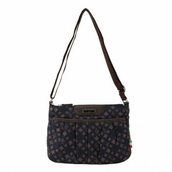 ※パッケージ、デザイン等は予告なく変更される場合があります。※画像はイメージです。商品タイトルと一致しない場合があります。正面には、タック入りの大きなファスナーポケットが付いていて、小物の管理も楽々。背面には、便利なキャリーオン用ベルト付き...