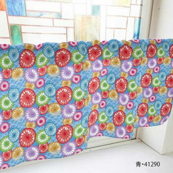 ※パッケージ、デザイン等は予告なく変更される場合があります。※画像はイメージです。商品タイトルと一致しない場合があります。カラフルな和傘がたくさんデザインされた和風テイストのおしゃれなカフェカーテンです。※北海道・沖縄・離島は別途送料をいた...