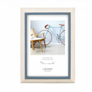 ※パッケージ、デザイン等は予告なく変更される場合があります。※画像はイメージです。商品タイトルと一致しない場合があります。木材そっくりな樹脂製で発色の美しく、ライフスタイルに寄り添います。サイズ外寸:111×149mm、内寸:91×129m...