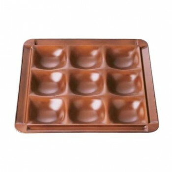 ※パッケージ、デザイン等は予告なく変更される場合があります。※画像はイメージです。商品タイトルと一致しない場合があります。上品な光沢と裏黒仕上げで高級感を演出し、多彩な料理を9つの仕切りに分けて盛り付けられる便利なプレートです。※カレー・ケ...