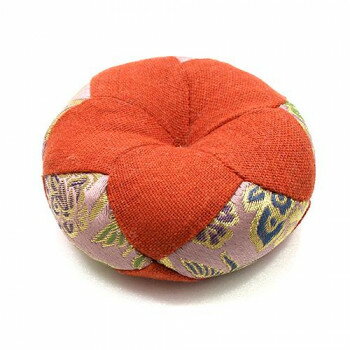 ※パッケージ、デザイン等は予告なく変更される場合があります。※画像はイメージです。商品タイトルと一致しない場合があります。毎日ご先祖様に使う仏具・仏器は使いやすさ、シンプルさにこだわりました。落ち着いたお花がデザインされたリン布団です。色あ...