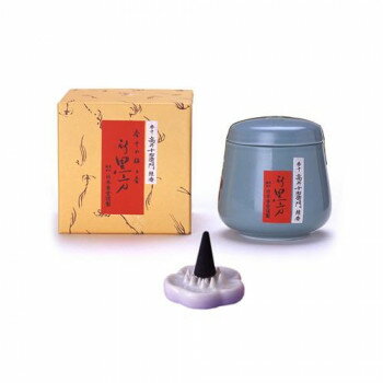 ※パッケージ、デザイン等は予告なく変更される場合があります。※画像はイメージです。商品タイトルと一致しない場合があります。六種の薫物に登場する「黒方」「菊花」の香りを表現したお香です。伝統的な黒方の香りを楽しんでいただけます。火をつけるだけ...