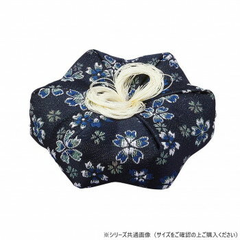 ※パッケージ、デザイン等は予告なく変更される場合があります。※画像はイメージです。商品タイトルと一致しない場合があります。優しい色合いの六角布団です。サイズ80×80×30mm個装サイズ：30.0×20.0×15.0cm重量20g個装重量：...