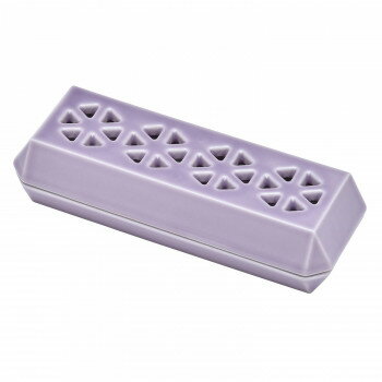 ※パッケージ、デザイン等は予告なく変更される場合があります。※画像はイメージです。商品タイトルと一致しない場合があります。お線香を寝かせて使用する線香皿です。蓋を使用すれば灰の飛び散りも気になりません。特殊な網を使用しているため、1本でも燃...