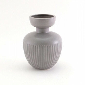 ※パッケージ、デザイン等は予告なく変更される場合があります。※画像はイメージです。商品タイトルと一致しない場合があります。ちょっとしたミニブーケを飾るのにちょうど良い、磁器で作った花瓶。インテリアに馴染みやすい色展開です。春はお花をもらった...