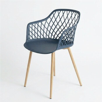 ※パッケージ、デザイン等は予告なく変更される場合があります。※画像はイメージです。商品タイトルと一致しない場合があります。曲線が美しいPP(ポリプロピレン)チェアです。なめらかな曲線を描いたフォルムが、体を包み込むようにフィットするユニーク...