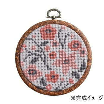 ※パッケージ、デザイン等は予告なく変更される場合があります。※画像はイメージです。商品タイトルと一致しない場合があります。ジャバクロス細目布を使用した、ボタニカルテキスタイル柄で楽しむフープ付きクロス・ステッチ。【用意いただくもの】縫い糸・...