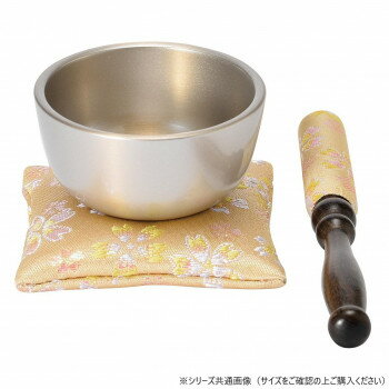 ※パッケージ、デザイン等は予告なく変更される場合があります。※画像はイメージです。商品タイトルと一致しない場合があります。りん、座布団、りん棒のセットです。サイズ個装サイズ：30.0×20.0×15.0cm重量200g個装重量：650g素材...