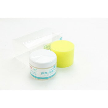 ※パッケージ、デザイン等は予告なく変更される場合があります。※画像はイメージです。商品タイトルと一致しない場合があります。・靴、ハンドバッグ、革小物等の革製品に保革・抗菌効果を与えるクリームです・有効成分が素材に付着する事で菌の繁殖を抑制し...