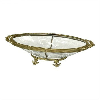 ※パッケージ、デザイン等は予告なく変更される場合があります。※画像はイメージです。商品タイトルと一致しない場合があります。真鍮のフレームとガラスを組み合わせた、エレガントなオーバルトレイ。ヨーロッパのアンティークを思わせる繊細な装飾と、優雅...