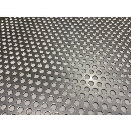 《メーカー》トラスコ中山（株）《品番》SPCC1.2-D3-P4-450X450《特長》●パンチングプレスの金型で規則的に孔を開けた金属板です。●表面が平面であるため、耐摩耗等の耐久性が高く目が崩れることもありません。●450mm角サイズに...