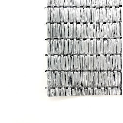 《メーカー》（株）グリーンクロス《品番》6300051242《特長》●直径3mmロープ入りの遮光ネットです。●色はシルバーで、サイズは8m×9mです。●周囲には、黒色PEテープ縫製加工および50cmピッチでアルミ製ハトメ加工が施されています...