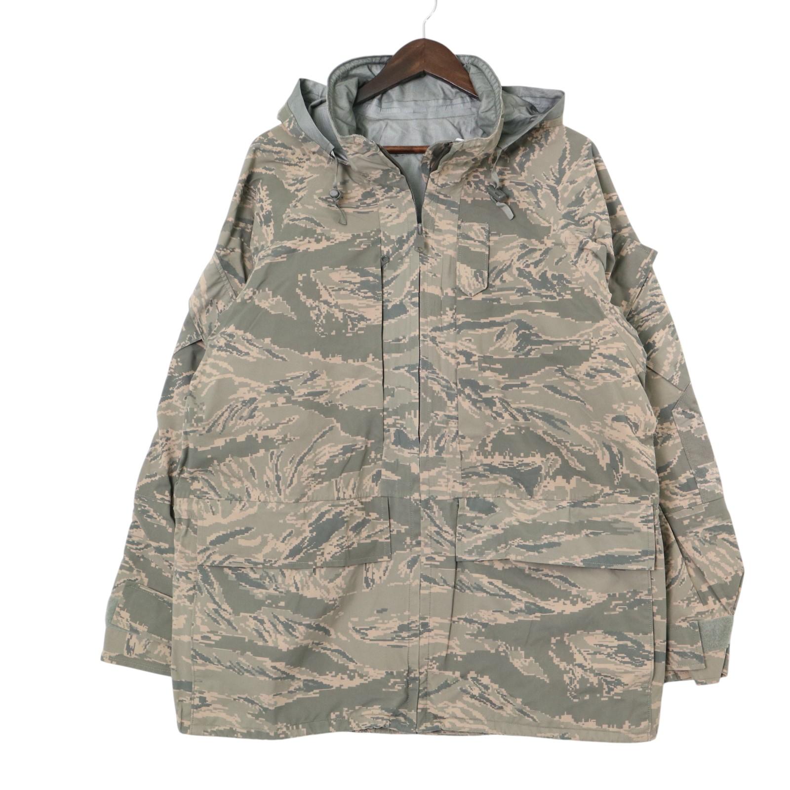 DESCRIPTION ブランド/米軍実物 U.S.AIRFORCE USAF サイズ【サイズ】LARGE REGULAR【実寸】 着丈：約78cm身幅：約67cm裄丈：約91cm 主な素材表地 : ナイロン 色セージグリーン 仕様 00年...