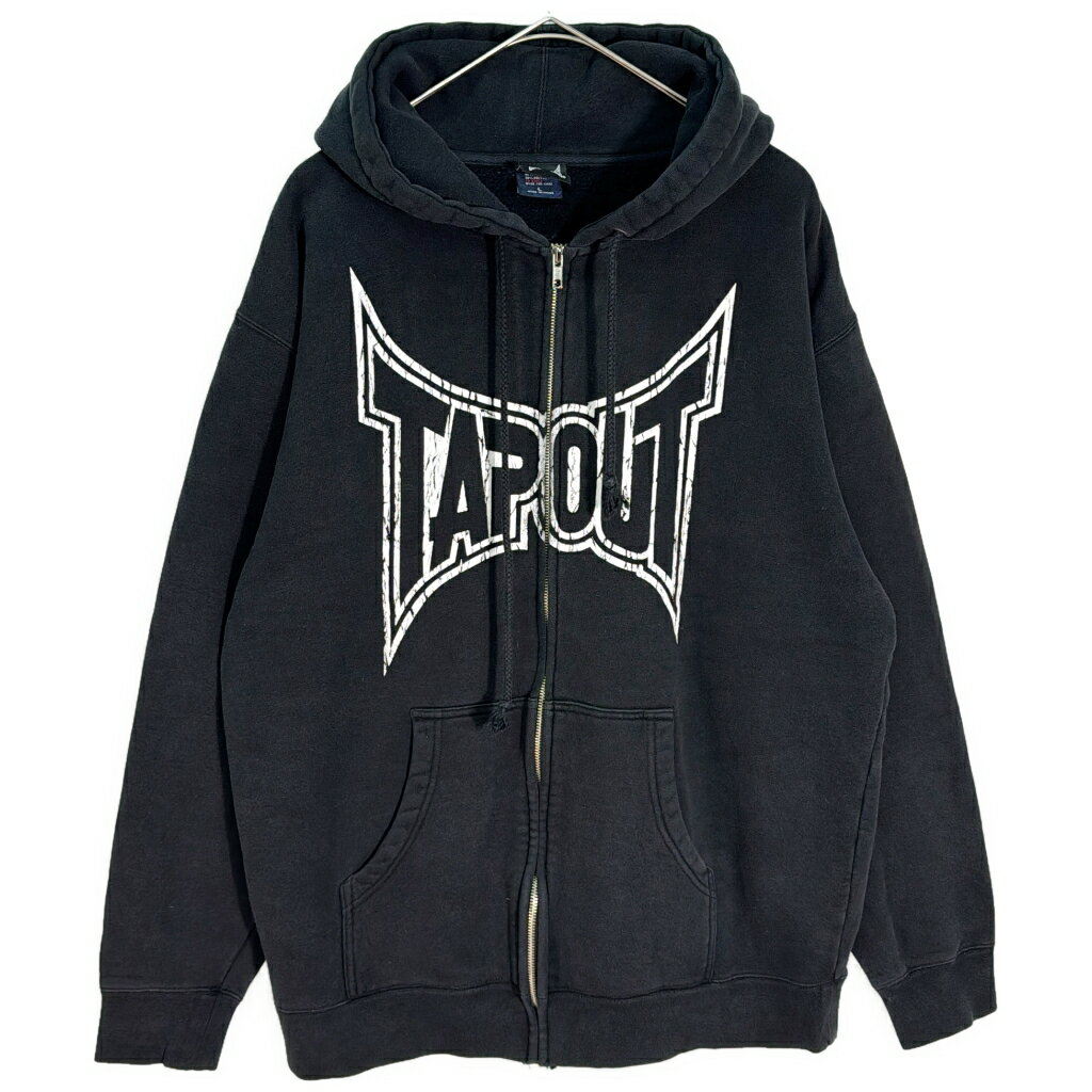 DESCRIPTION ブランドTAP OUT/タップアウト サイズ【サイズ】L【実寸】 肩幅：約58cm着丈：約67cm身幅：約62cm袖丈：約59cm 主な素材表地 : コットン 色ブラック 仕様 フルジップ 状態 汚れ： 袖先に1cm...