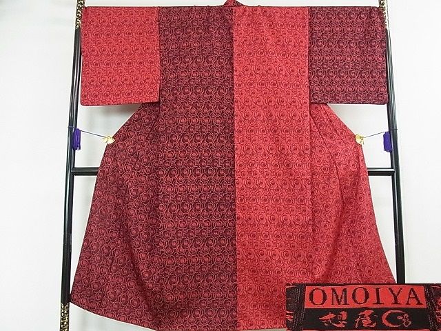 ■■■　サイズ　■■■ 身丈 145cm（肩から） 裄丈 73cm 袖丈 49cm 袖幅 36.5cm 前幅 26cm 後幅 32cm 着物縫いこみ 内揚げ 11cm 裄 お袖側 約 0cm　身頃側 約 0cm ■■■　商品詳細　■■■ 【...