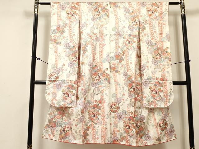 ■■■　サイズ　■■■ 【祝着】 身丈 133cm（肩から） 裄丈 56.5cm（肩上げ　0cm） 袖丈 99.5cm　縫込み 4.5cm 袖幅 27.5cm 前幅 21cm 後幅 27cm 着物縫いこみ 内揚げ 5cm （腰上げ　0cm）...