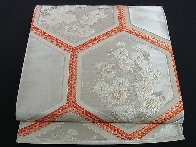 ■■■　サイズ　■■■ 長さ 422cm 幅 31cm程 ■■■　商品詳細　■■■ 【正絹・芯なし】 状態は柄止まりに薄い汚れがございますが その他特に目立ったシミ汚れなどもなく大変良い状態です。 着用時には見えない部分になりますので あま...