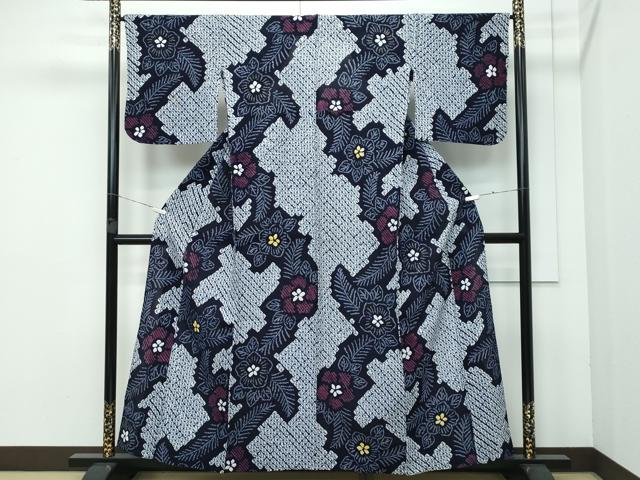 ■■■　サイズ　■■■ 身丈 161cm（肩から） 裄丈 68cm 袖丈 45.5cm　縫込み 3cm 袖幅 34cm 前幅 25cm 後幅 31cm 着物縫いこみ 内揚げ 0cm 裄 お袖側 約 0cm　身頃側 約 0cm ■■■　商品詳...