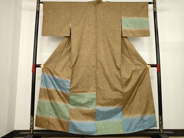 ■■■　サイズ　■■■ 身丈 156cm（肩から） 裄丈 63cm 袖丈 45cm　縫込み 8.5cm 袖幅 32cm 前幅 23cm 後幅 29cm 着物縫いこみ 内揚げ 12cm 裄 お袖側 約1cm　身頃側 約5cm ■■■　商品詳細...