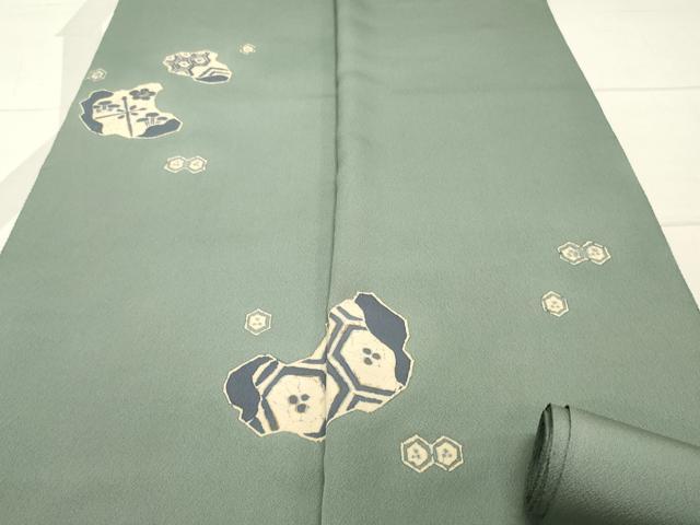 ■■■　サイズ　■■■ 長さ　　着尺分あり 幅　　　約36.5cm ■■■　商品詳細　■■■ 【正絹・未使用】 状態は接写画像のように表地所々・裏面所々に薄い汚れ、反端に破れがございます。 大変上質な逸品になります。 お安く出品致しますので...