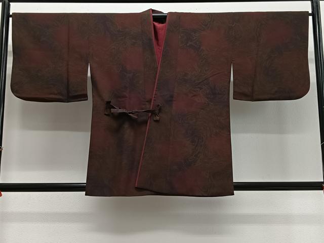 ■■■　サイズ　■■■ 身丈 80cm（肩から） 裄丈 67cm 袖丈 42cm　縫込み 0cm 袖幅 33.5cm 前幅 29cm 後幅 33cm 裄 お袖側 約0cm　身頃側 約0cm ■■■　商品詳細　■■■ 【化繊】 状態は特に目立...