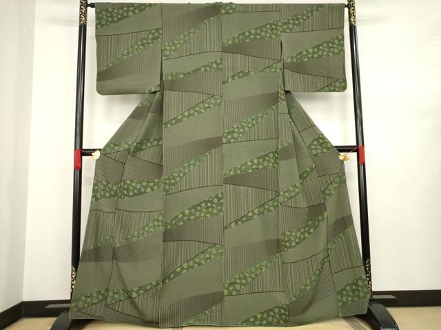 ■■■　サイズ　■■■ 身丈 163cm（肩から） 裄丈 65cm 袖丈 49.5cm　縫込み 3cm 袖幅 34cm 前幅 26cm 後幅 30cm 着物縫いこみ 内揚げ 2.5cm 裄 お袖側 約1cm　身頃側 約3cm ■■■　商品詳...