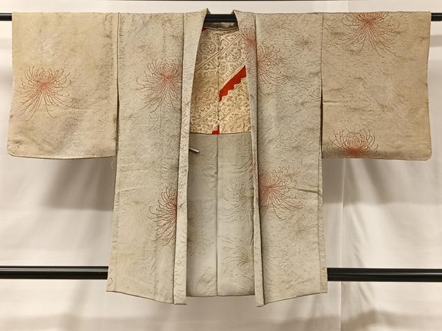 ■■■　サイズ　■■■ 身丈 82cm（肩から） 裄丈 62.5cm 袖丈 44cm　縫込み 7cm 袖幅 31.5cm 前幅 18cm 後幅 28.5cm 裄 お袖側 約2.5cm　身頃側 約2.5cm ■■■　商品詳細　■■■ 【正絹】...