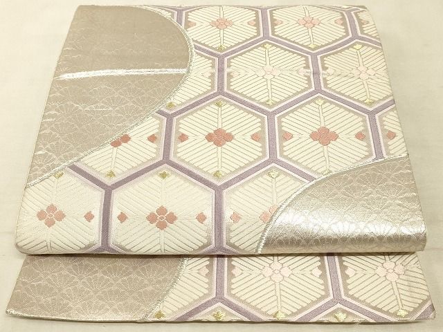 ■■■　サイズ　■■■ 長さ 430cm 幅 30cm程 ■■■　商品詳細　■■■ 【正絹】 詳細に関しましては、画像をご確認ください。 大変上質な逸品になります。 お安く出品致しますので、是非この機会にいかがでしょうか？ ※汚れ等に関しま...