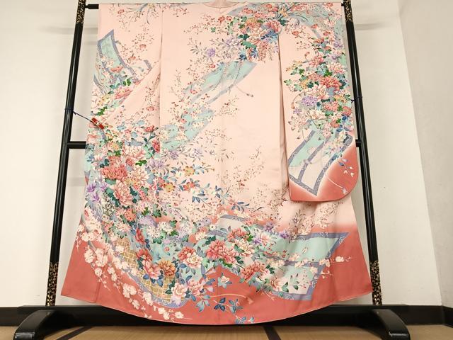 ■■■　サイズ　■■■ 身丈 158.5cm（肩から） 裄丈 63.5cm 袖丈 107.5cm　縫込み 4cm 袖幅 33cm 前幅 24.5cm 後幅 29cm 着物縫いこみ 内揚げ 4cm 裄 お袖側 約2.5cm　身頃側 約5cm ...