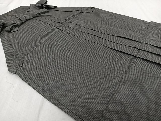 ■■■　サイズ　■■■ 紐下丈　約88cm ■■■　商品詳細　■■■ 【正絹】 状態は接写画像のように裏腰板に汚れがございますが その他特に目立ったシミ汚れなどもなく大変良い状態です。 大変上質な逸品になります。 お安く出品致しますので、是...