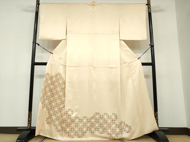 ■■■　サイズ　■■■ 身丈 161cm（肩から） 裄丈 65cm 袖丈 49.5cm　縫込み 5cm 袖幅 33cm 前幅 27cm 後幅 32cm 着物縫いこみ 内揚げ 3cm 裄 お袖側 約3cm　身頃側 約2cm ■■■　商品詳細　...