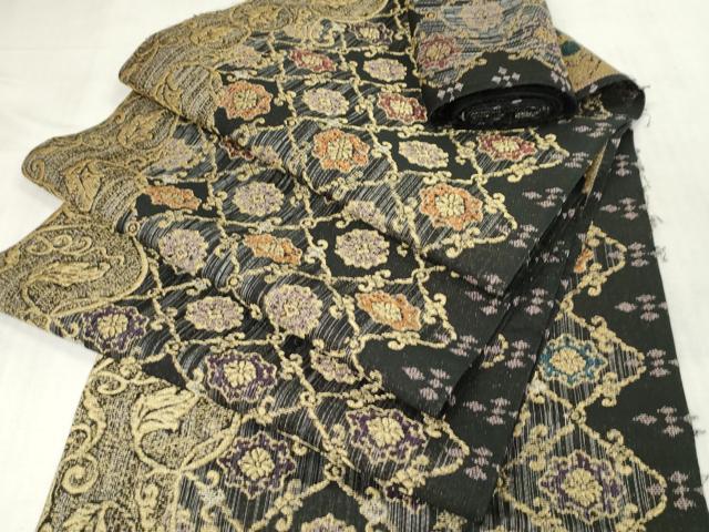 ■■■　サイズ　■■■ 長さ　約458cm 幅 　 約31.5cm ■■■　商品詳細　■■■ 【正絹・未使用】 状態は特に目立ったシミ汚れなどもなく大変良い状態です。 大変上質な逸品になります。 お安く出品致しますので、是非この機会にいかが...