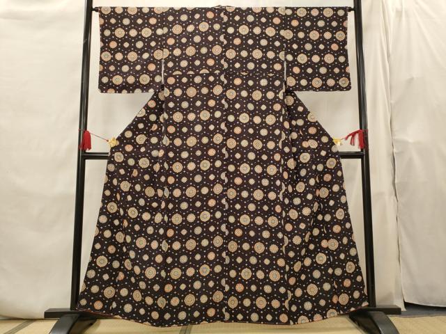 ■■■　サイズ　■■■ 身丈 158cm（肩から） 裄丈 64cm 袖丈 46cm　縫込み 5cm 袖幅 32cm 前幅 25cm 後幅 30.5cm 着物縫いこみ 内揚げ 0cm 裄 お袖側 約3cm　身頃側 約2cm ■■■　商品詳細　...