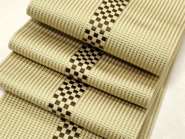 ■■■　サイズ　■■■ 長さ 388cm 幅 9cm程 ■■■　商品詳細　■■■ 【正絹・未使用】 状態は一度も締めておらず 特に目立ったシミ汚れなどもなく大変良い状態です。 本場筑前博多織は、 福岡県福岡市博多区やその周辺で生産される絹織...